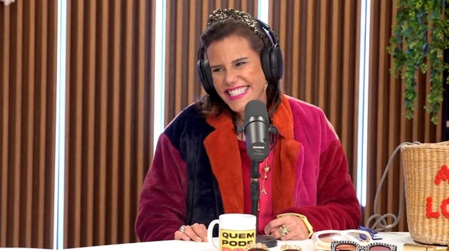 Narcisa recebe recado de Bruno Gagliasso durante podcast de Gioh Ewbank