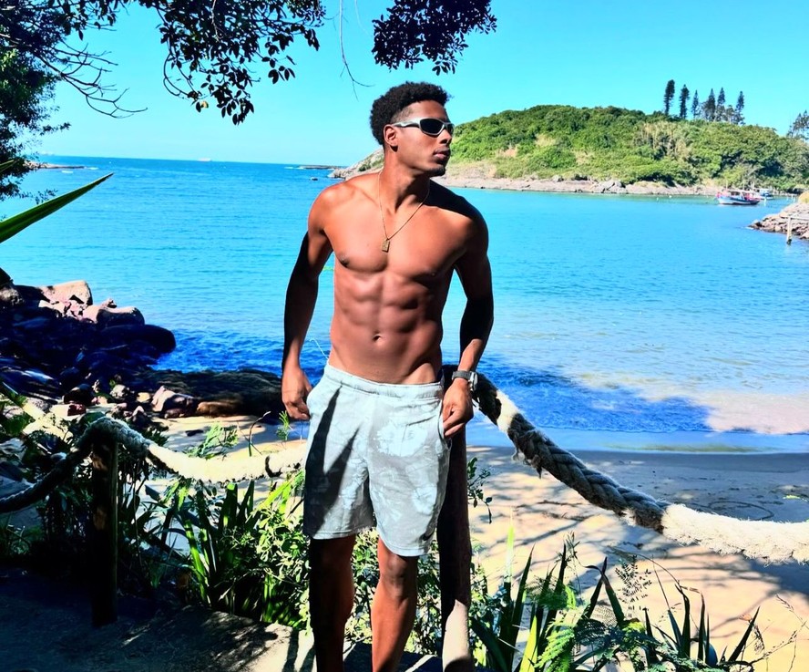 Paulo André renova as energias em cenário paradisíaco