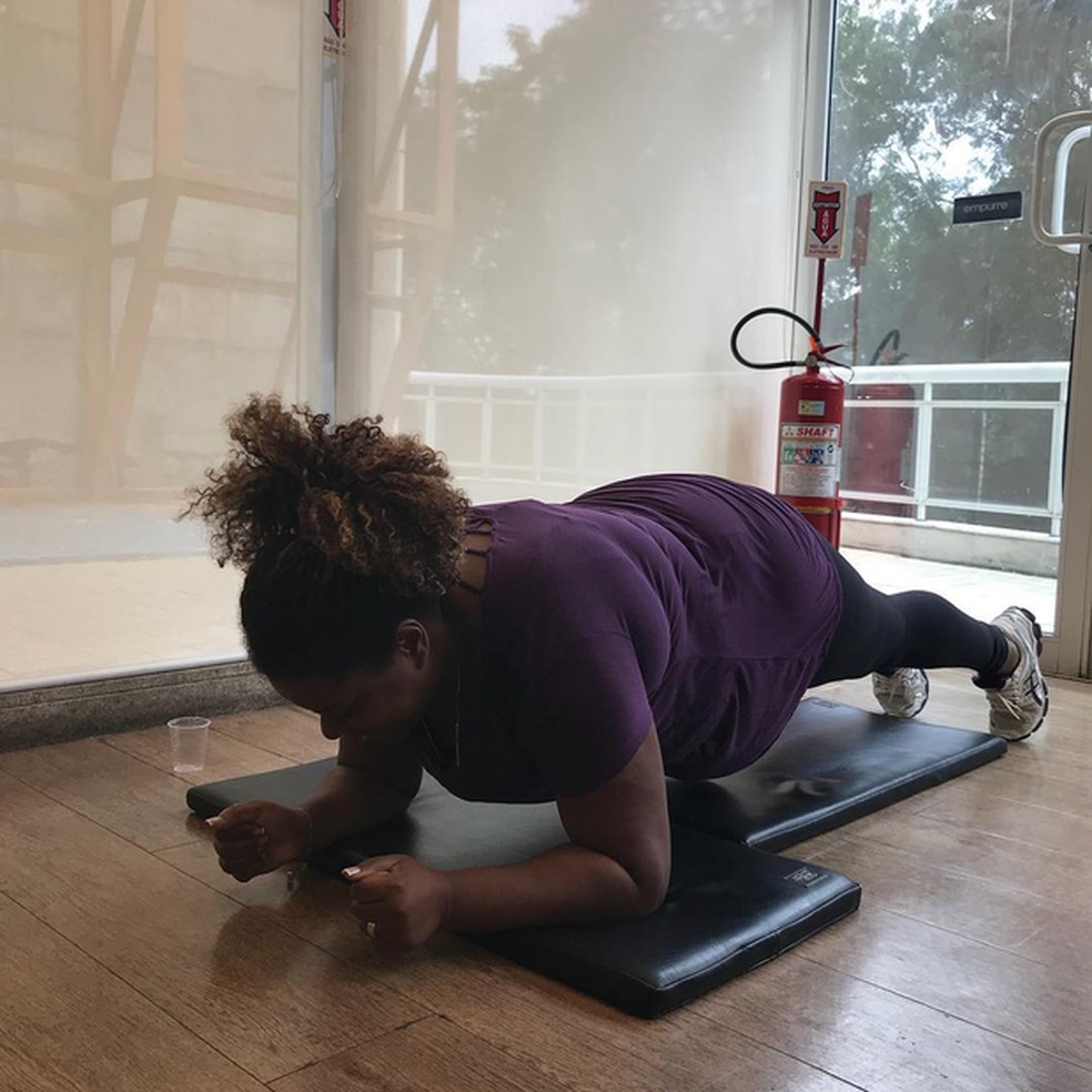 Cacau Protásio começa o dia na academia e seguidores incentivam