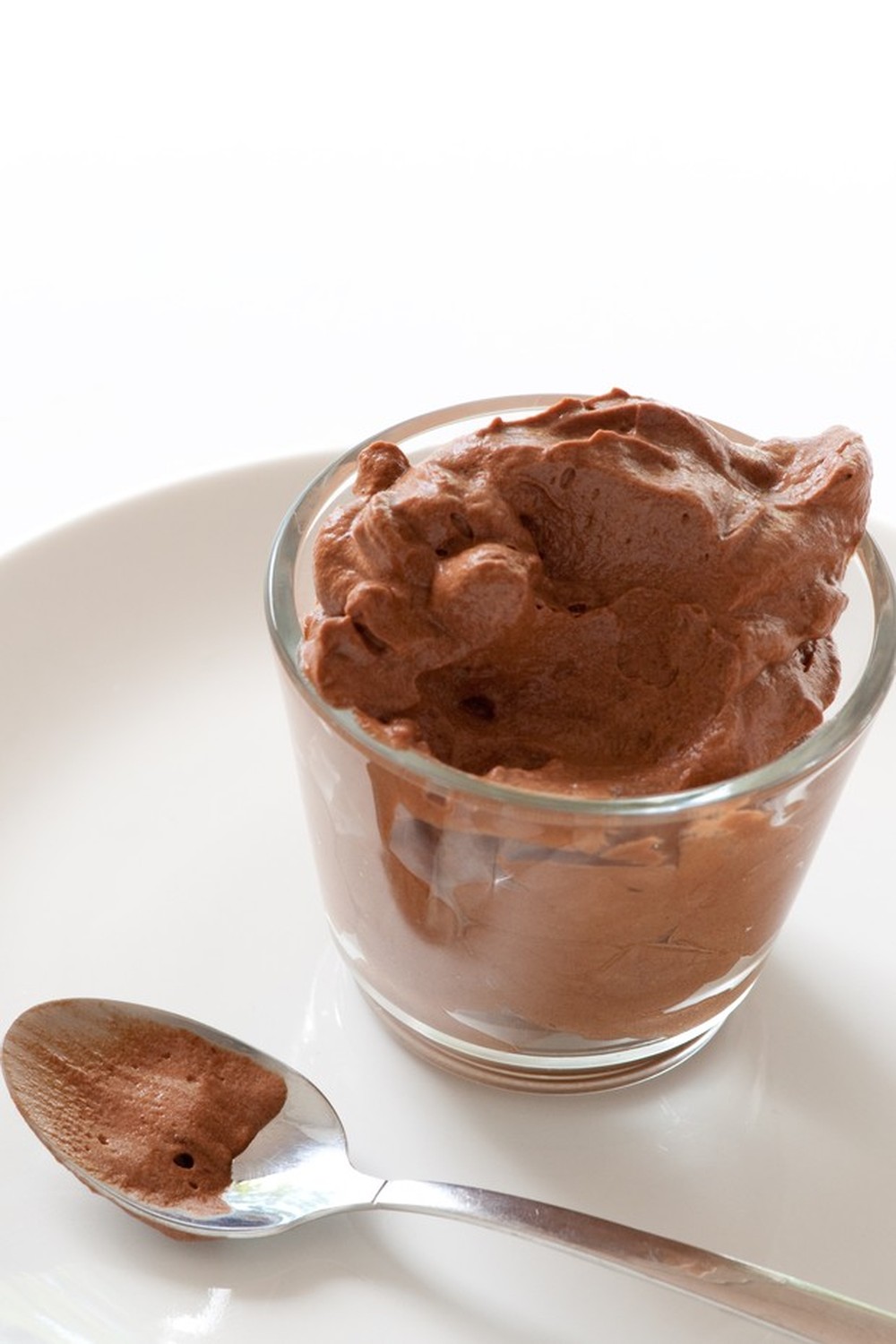 Carol Buffara ensina a fazer uma mousse de chocolate funcional