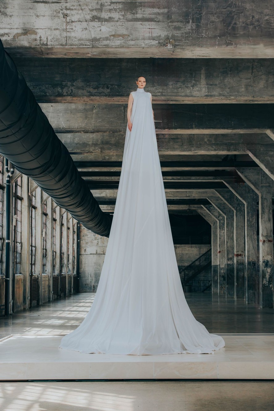 Jordan Roth leva performance de moda ao coração do Louvre