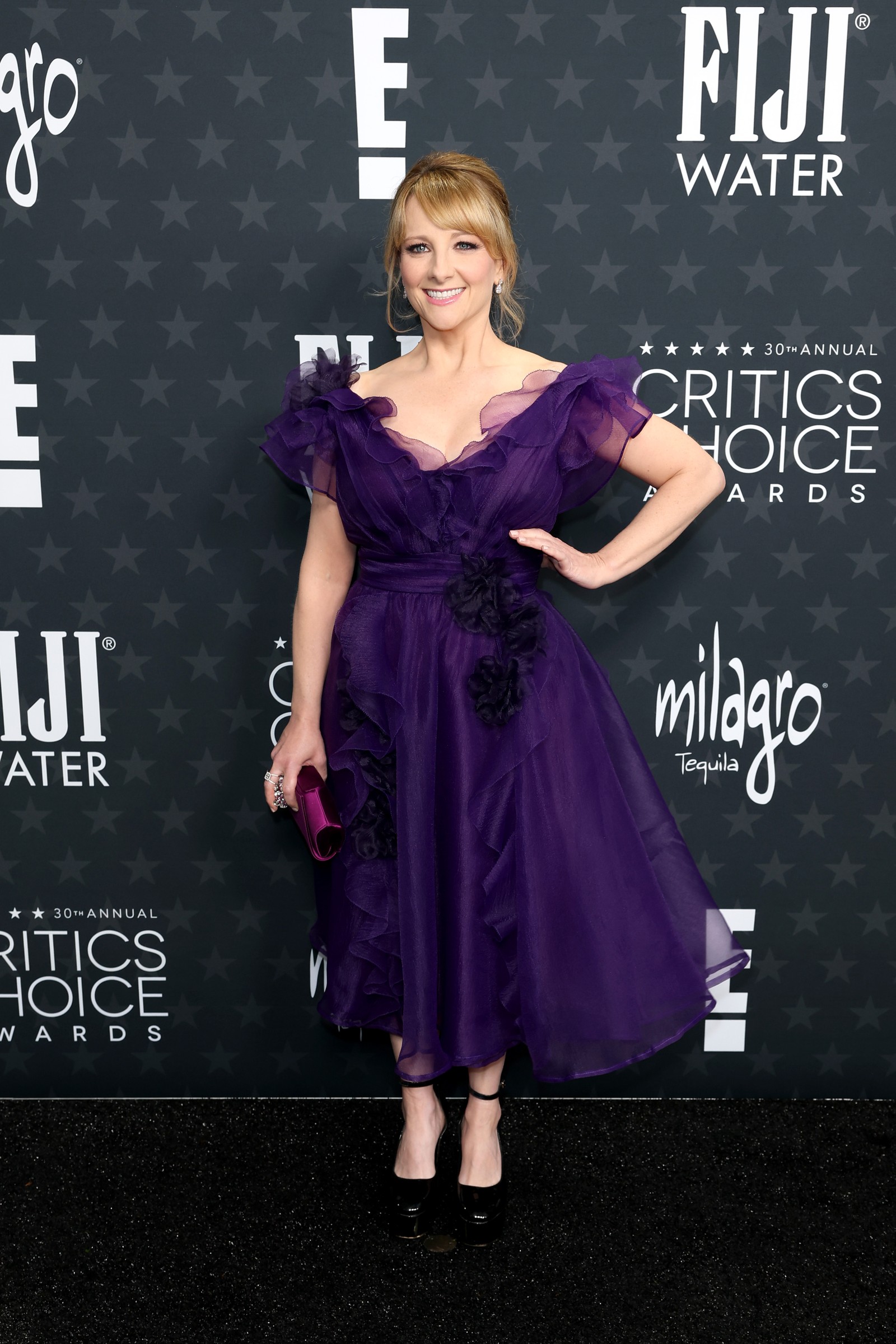Critics Choice Awards 2025: Zoe Saldaña usa look grifado em premiação