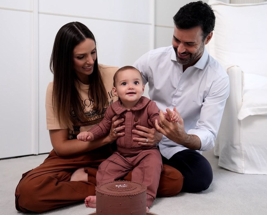 Carol Celico celebra 9 meses do filho, Rafael