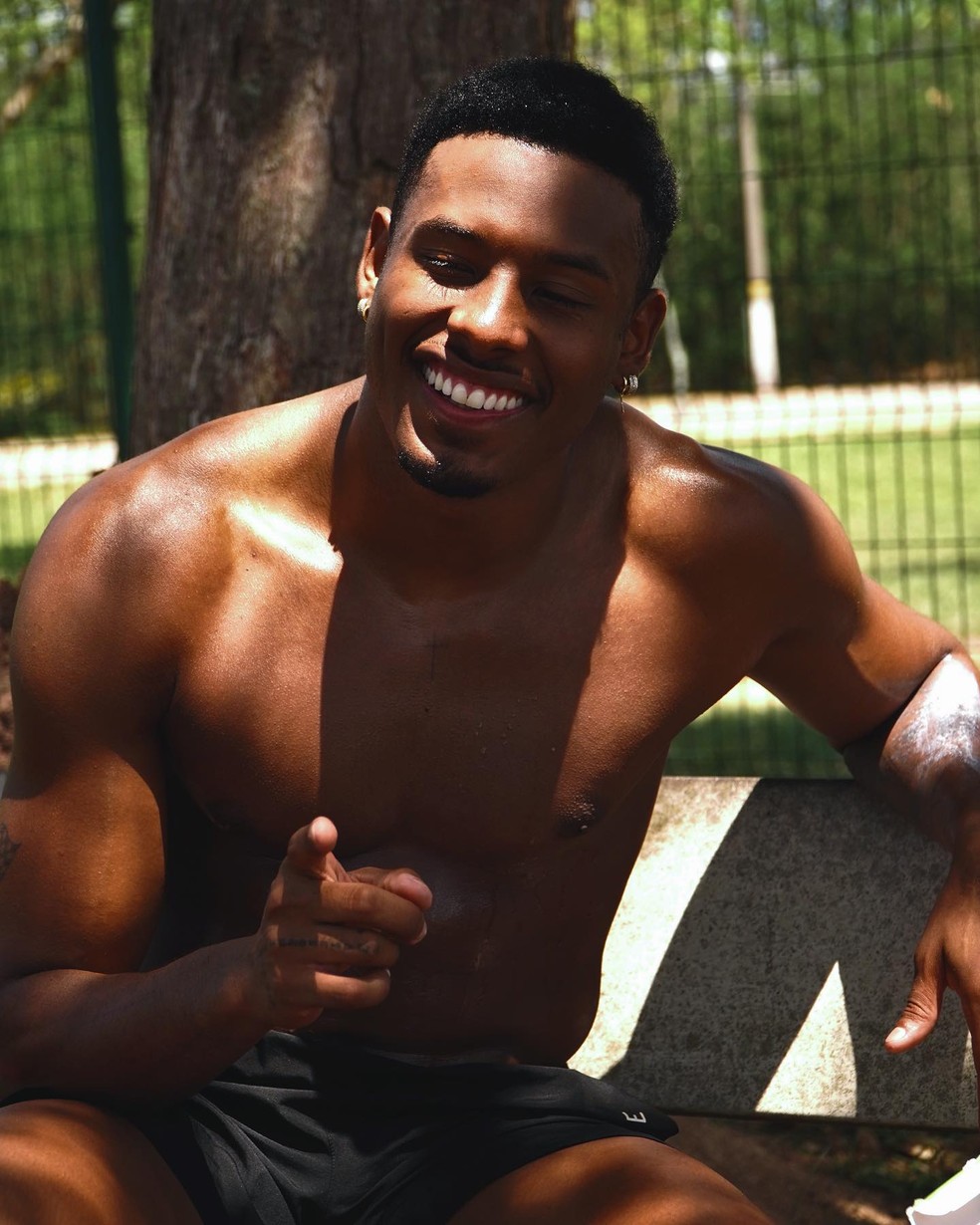 Paulo André exibe dia de treino intenso