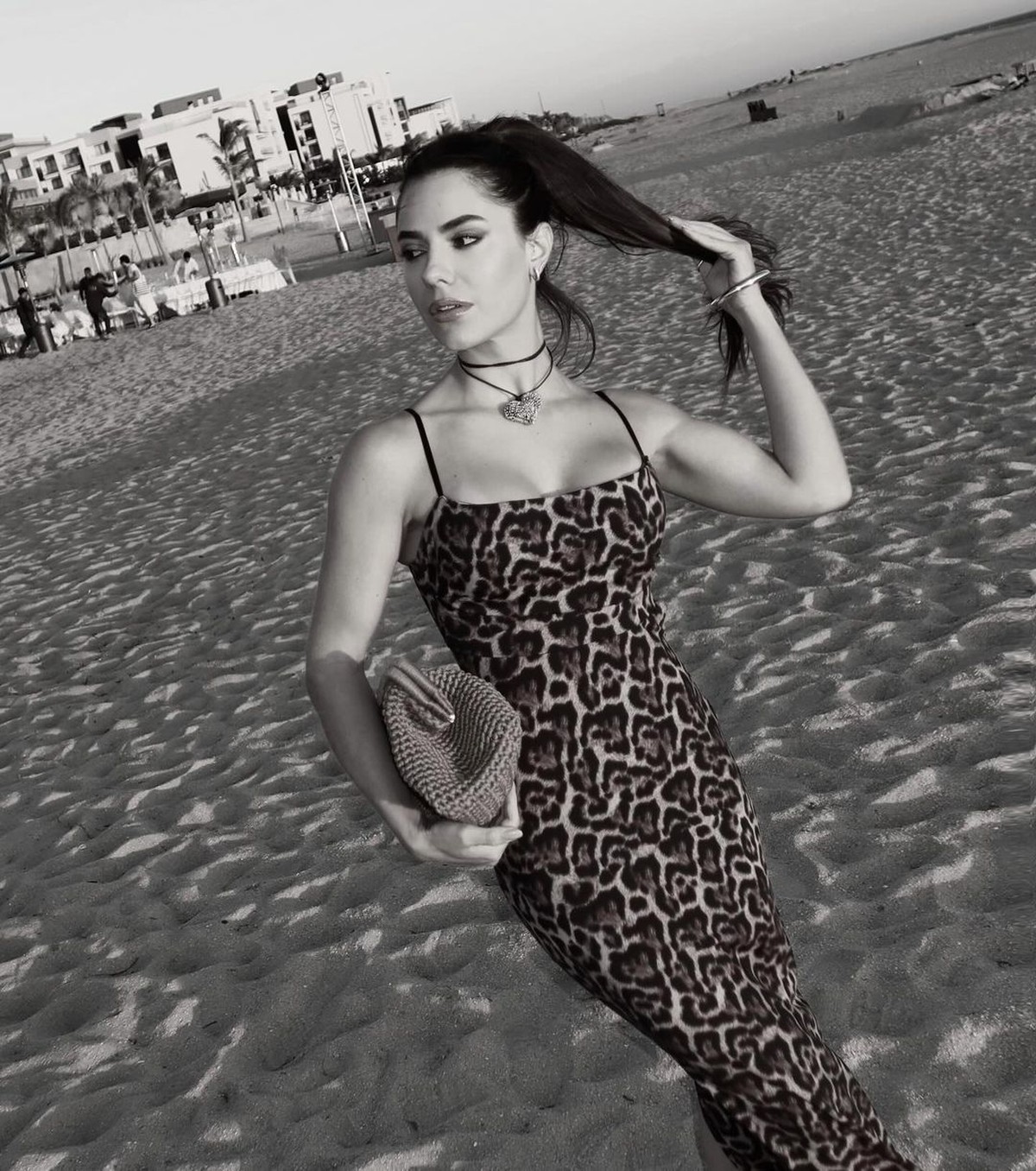 Fãs apontam Luan ao fundo de foto de Jade no México; cantor curtiu foto ...