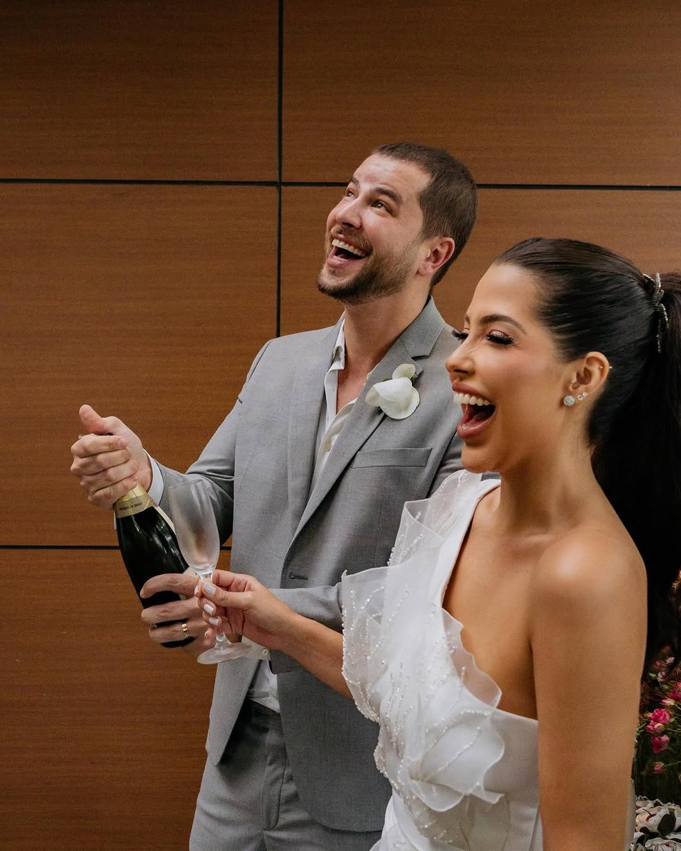 Ex-BBB Lais Caldas mostra novas fotos do casamento com Gustavo Marsengo ...