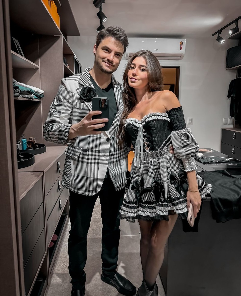 Felipe Neto posta chamego de namorada durante evento de festa junina