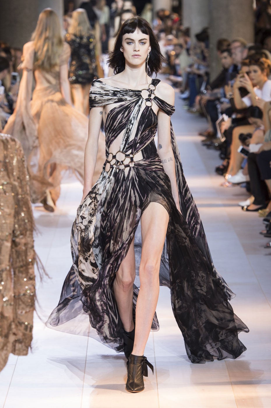 Peter Dundas estreia à frente da Cavalli