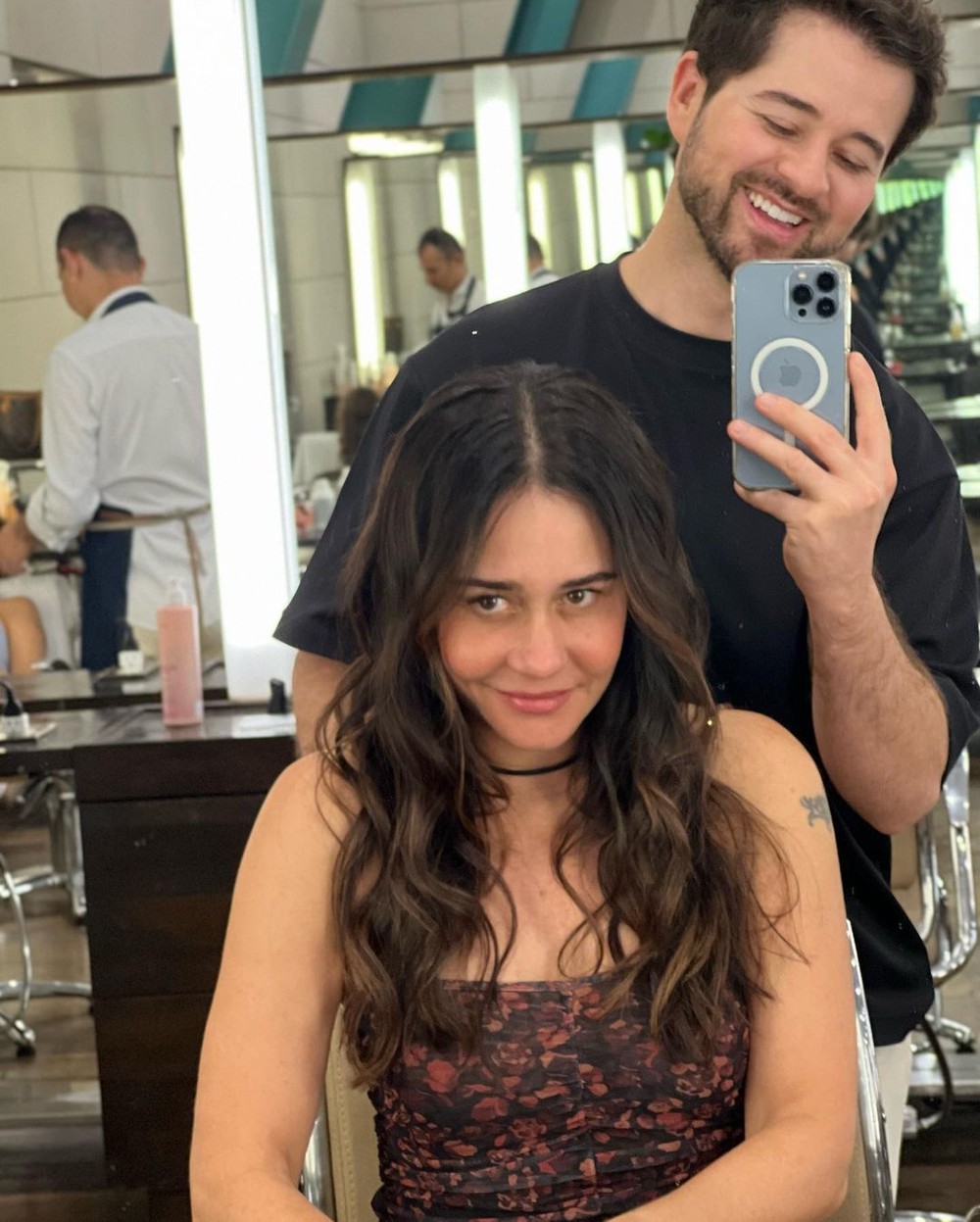 Alessandra Negrini surge com novo visual e encanta fãs