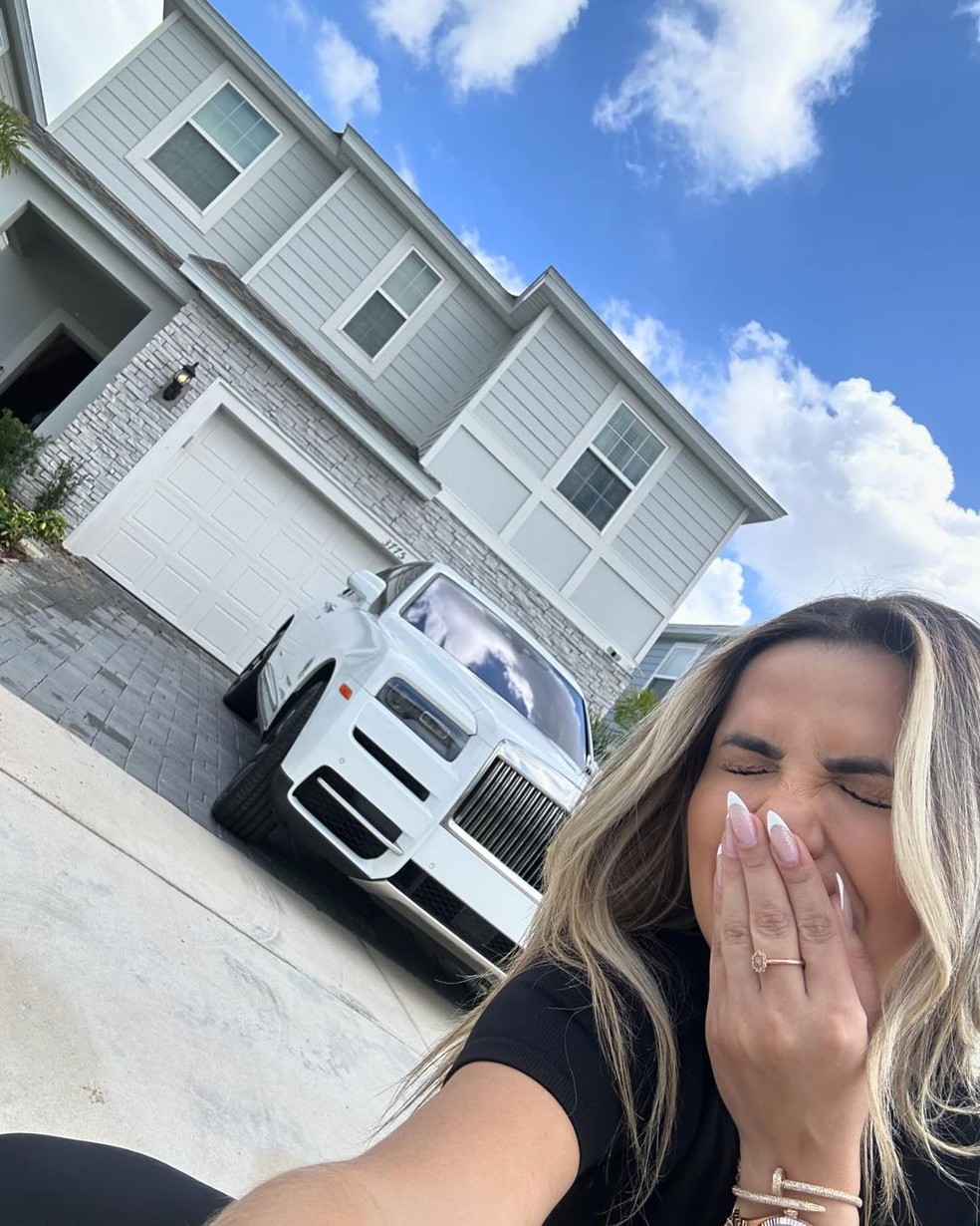 Deolane Bezerra exibe nova casa que comprou em Orlando, Estados Unidos
