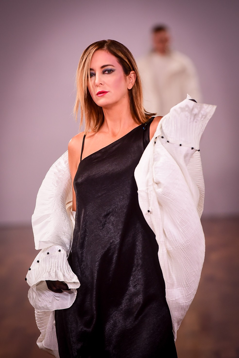 Ticiane Pinheiro brilha na passarela do SPFW