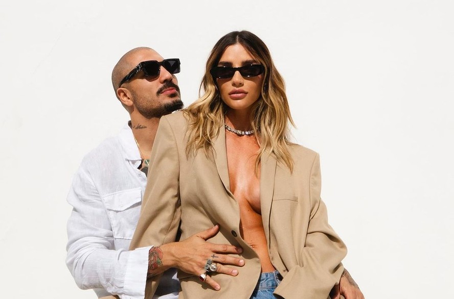 Aline Gotschalg exibe ensaio de fotos ao lado do marido Fernando Medeiros