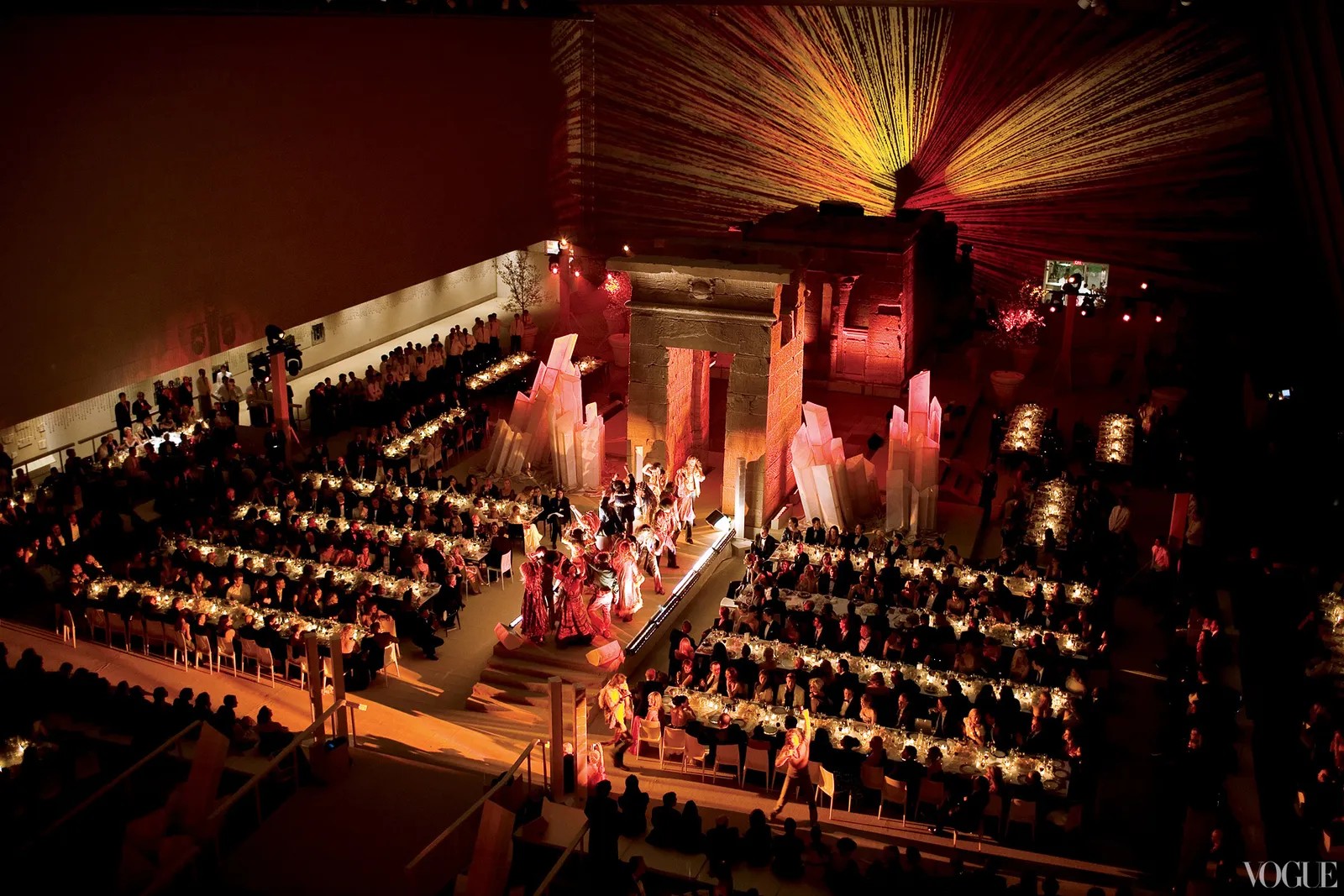 Uma retrospectiva dos impressionantes interiores do Met Gala ao longo ...