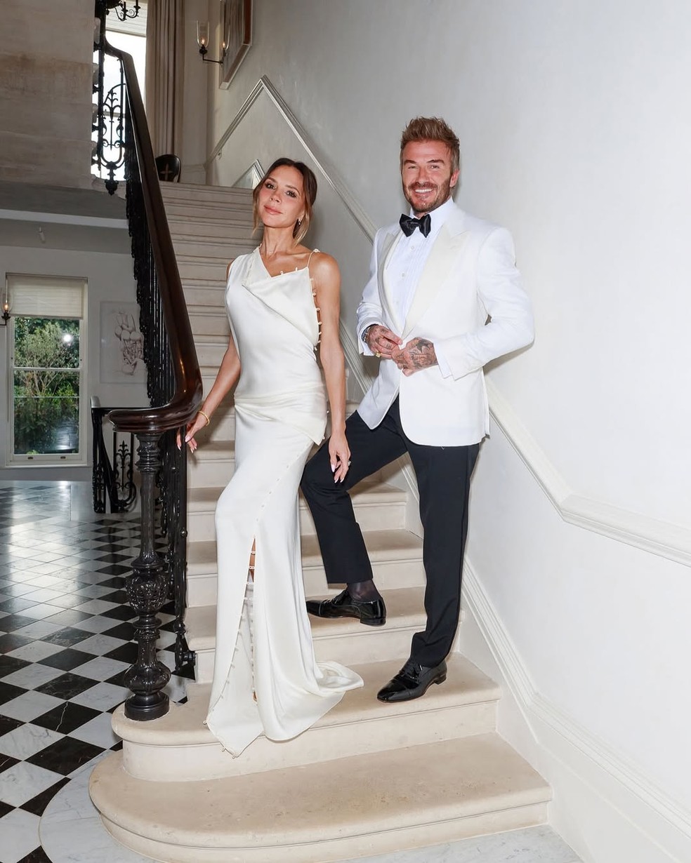Victoria Beckham abre álbum de fotos do aniversário de 50 anos de David ...