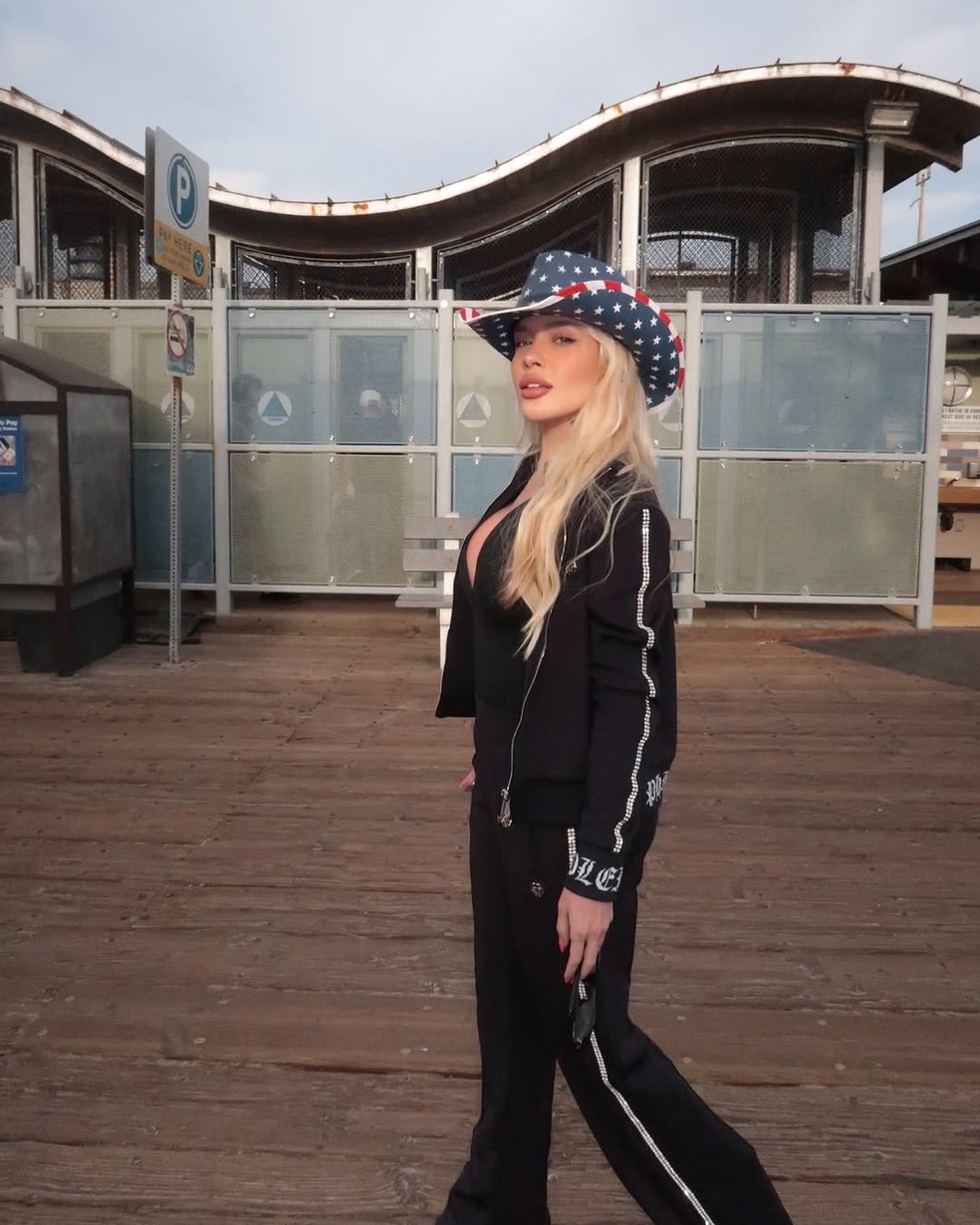 Karoline Lima posa em cliques nos Estados Unidos