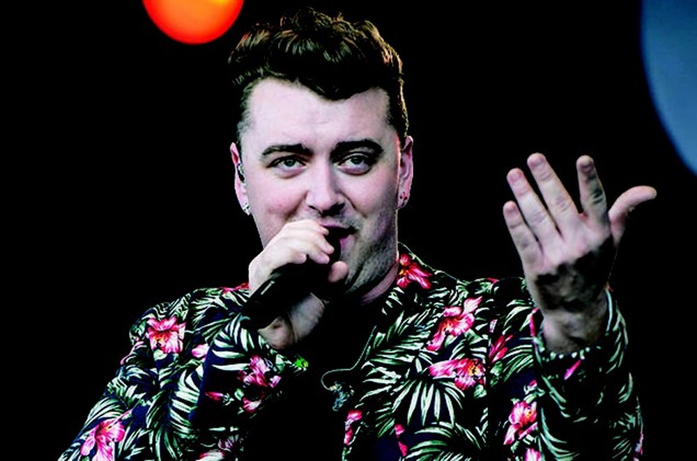 Sam Smith surge dramaticamente magro em evento em Londres