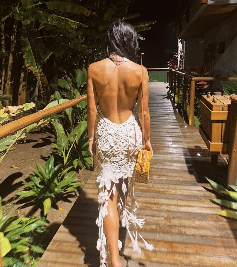 Jade Picon exibe novos cliques em Fernando de Noronha