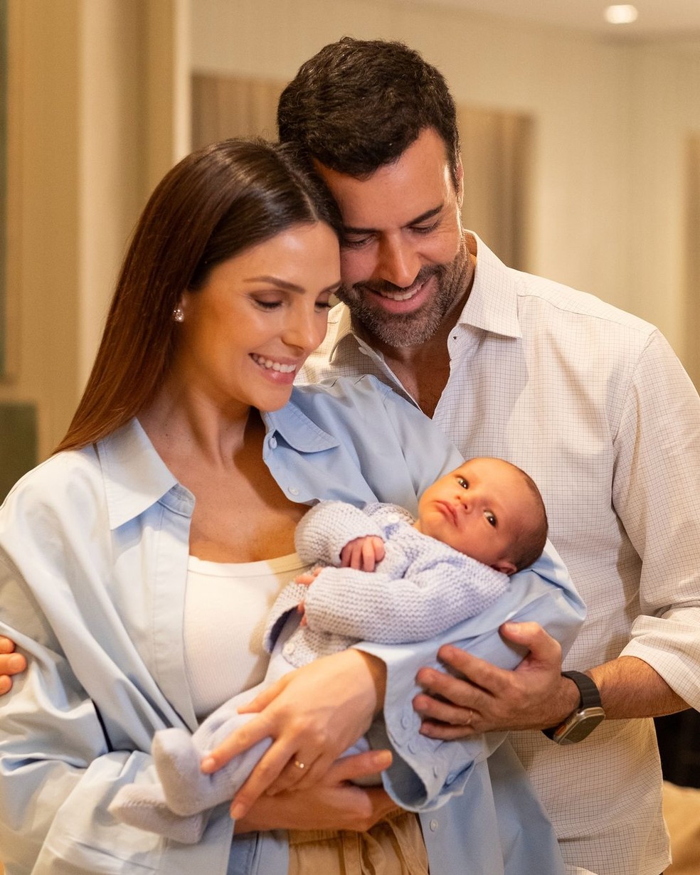 Carol Celico comemora um mês do filho com sessão de fotos: 'Que alegria ...