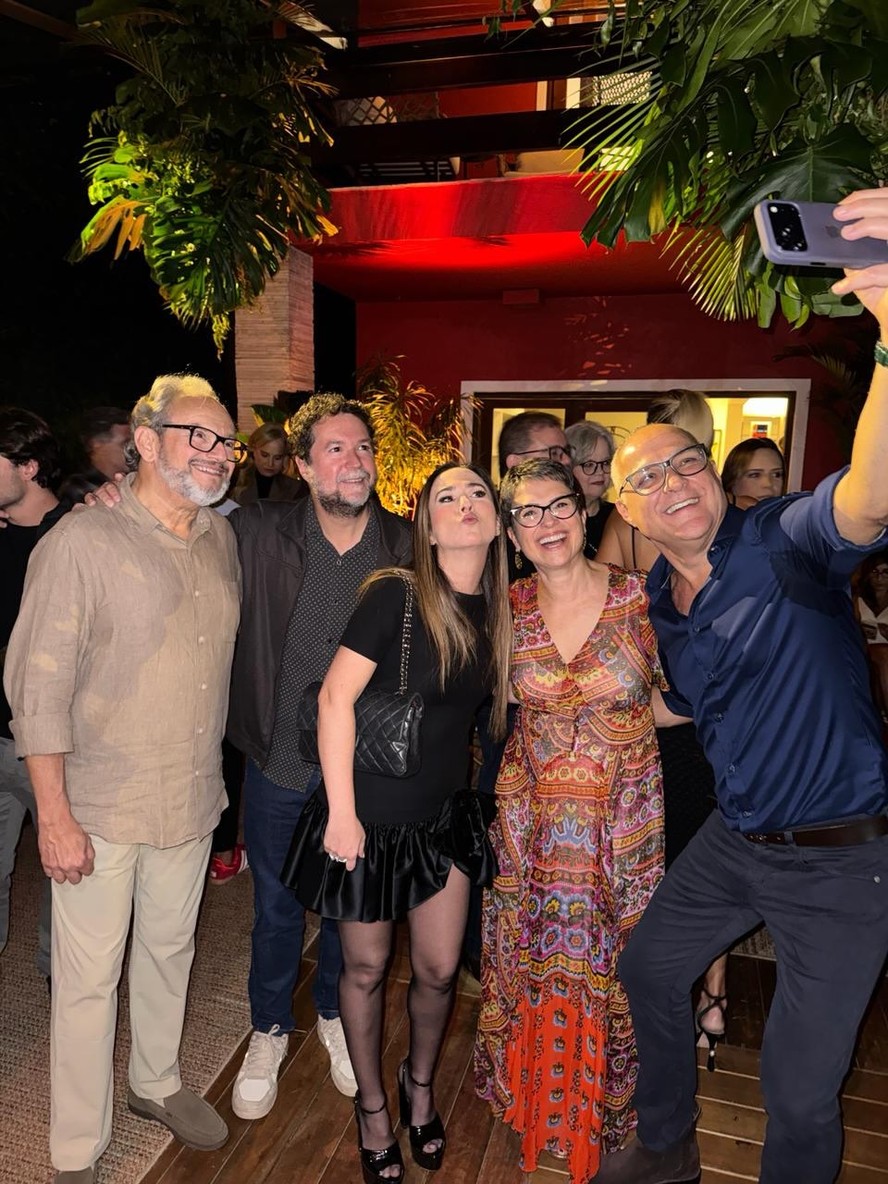 Sandra Annenberg posa com Ernesto Paglia e Lucas Jagger deixa ...