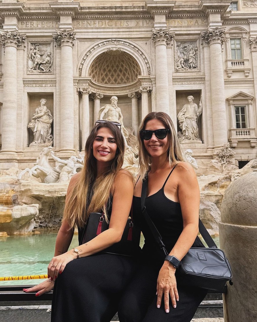 Filha do sertanejo Leonardo, Jéssica Beatriz posta fotos com a mãe em ...