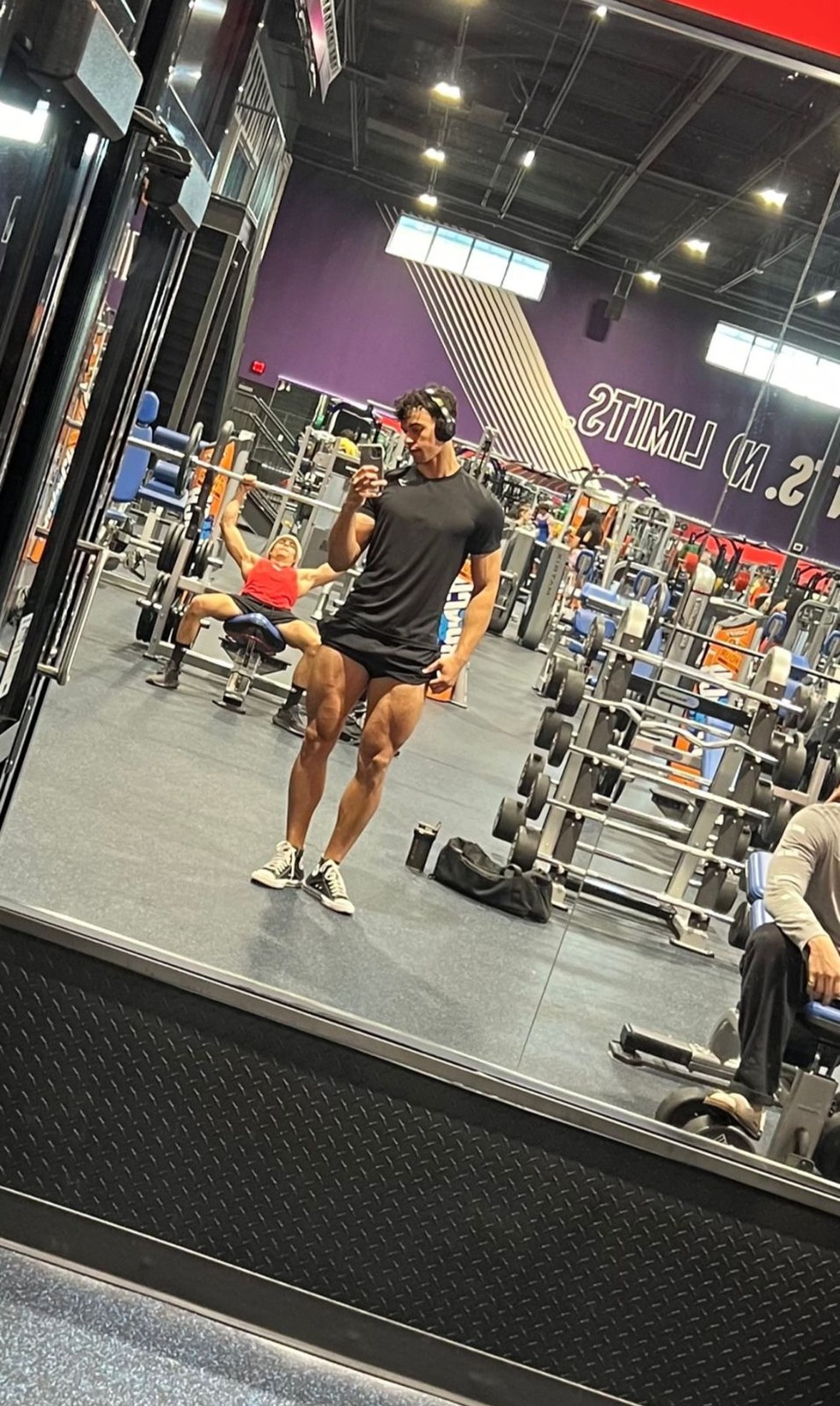 Victor Alexandre exibe mais um dia de treino intenso