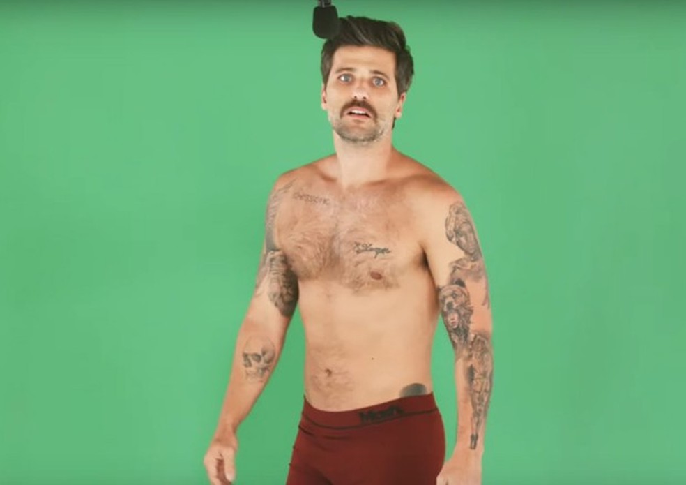 Bruno Gagliasso Posa De Cueca Em Vídeo Descontraído Celebridades Vogue