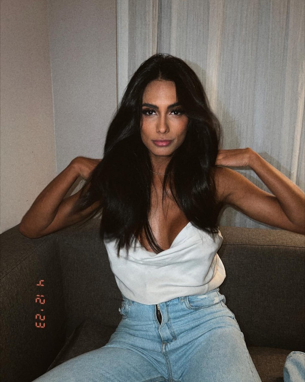 Carol Ramiro radicaliza no visual, corta os cabelos e muda a cor