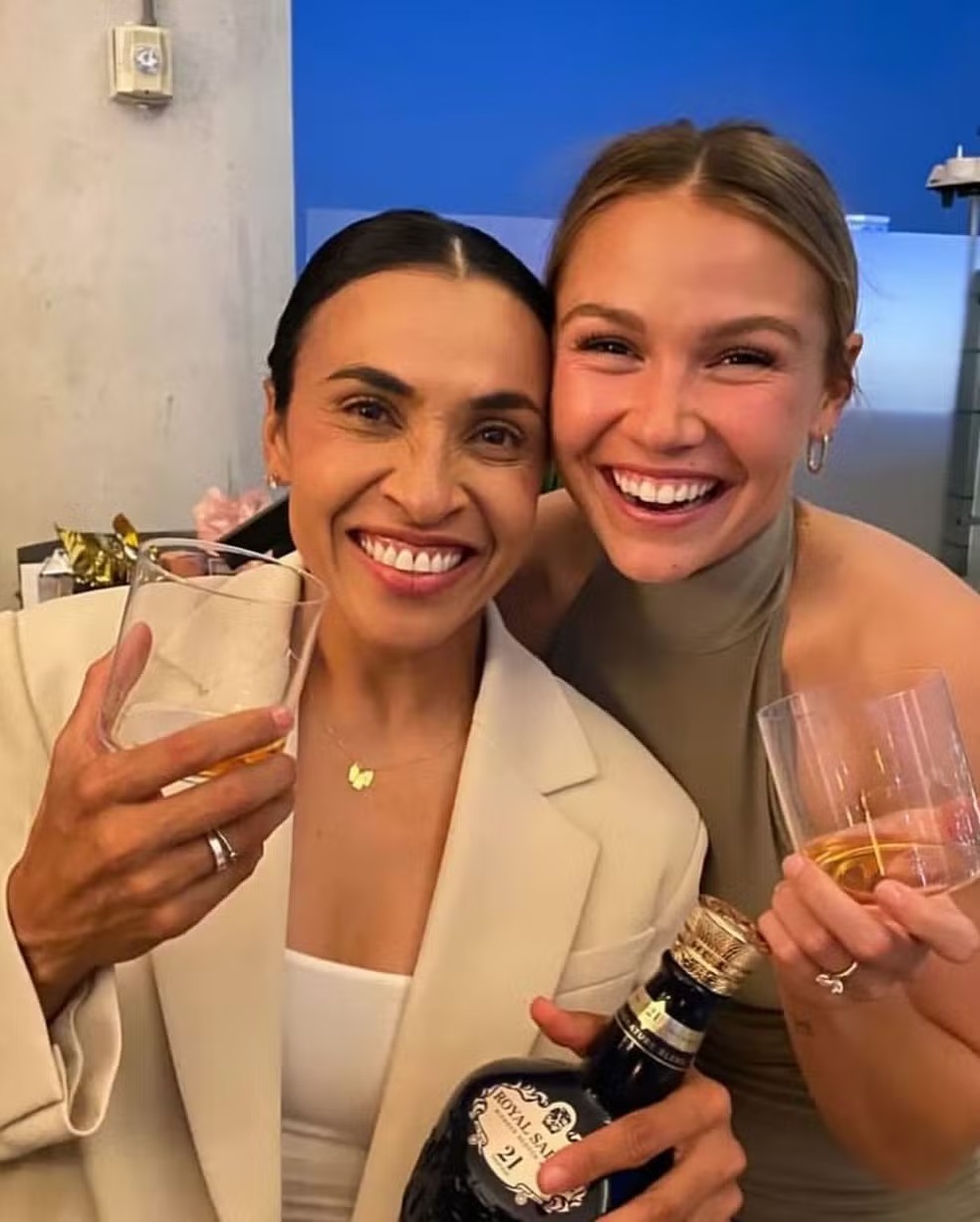 Marta Silva compartilha vídeo inédito para celebrar um mês do noivado