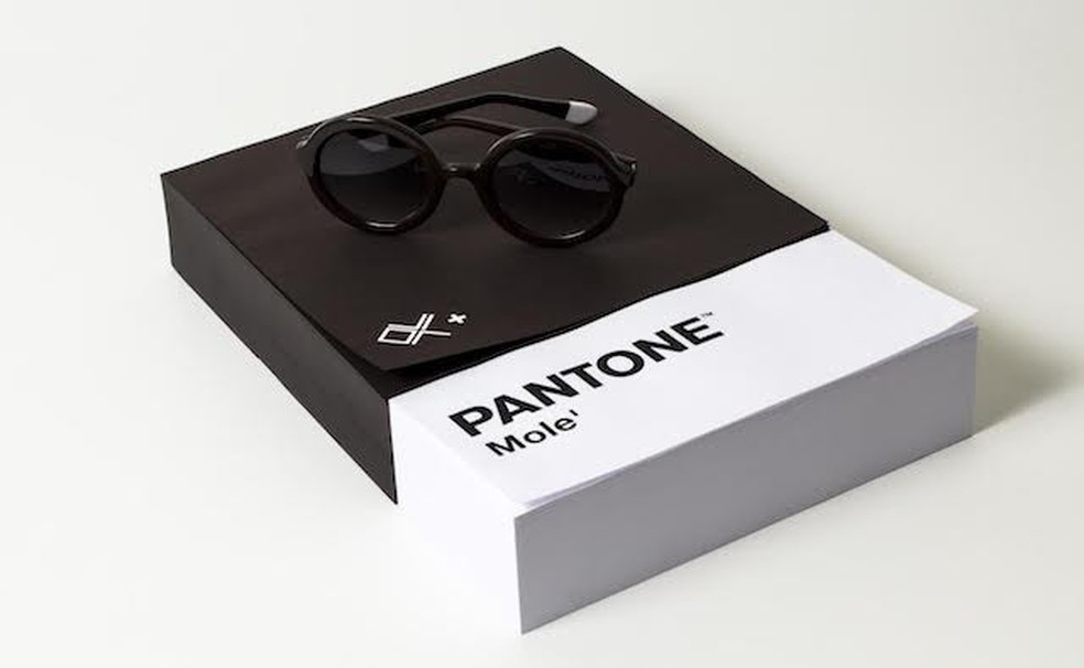 LIVO lança collab colorida com a Pantone