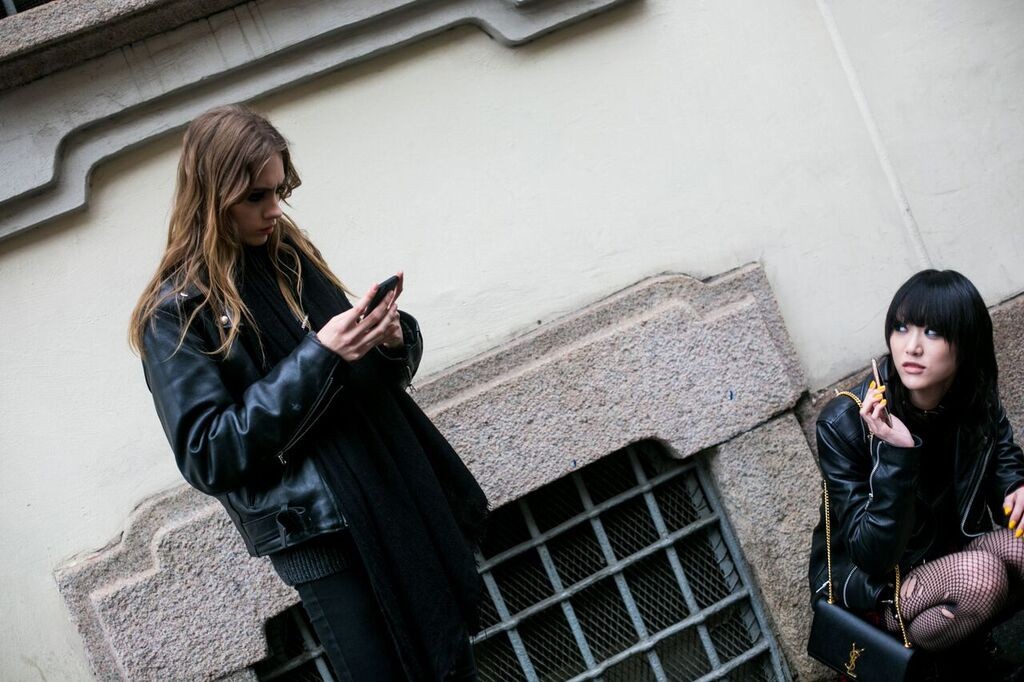 Street Style Cores Fortes E Mix De Estampas No Ltimo Dia Da Mfw