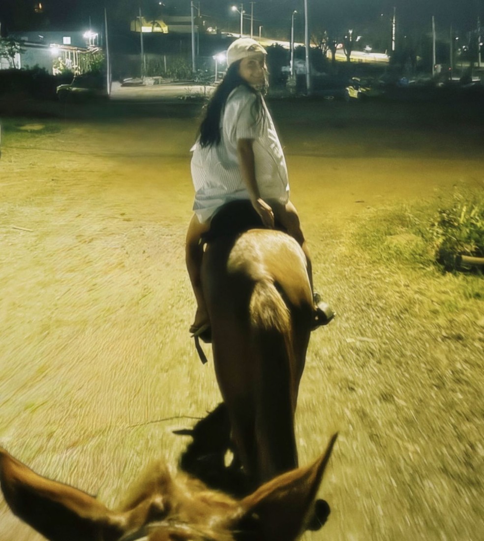 Jade Picon exibe novos cliques em Fernando de Noronha