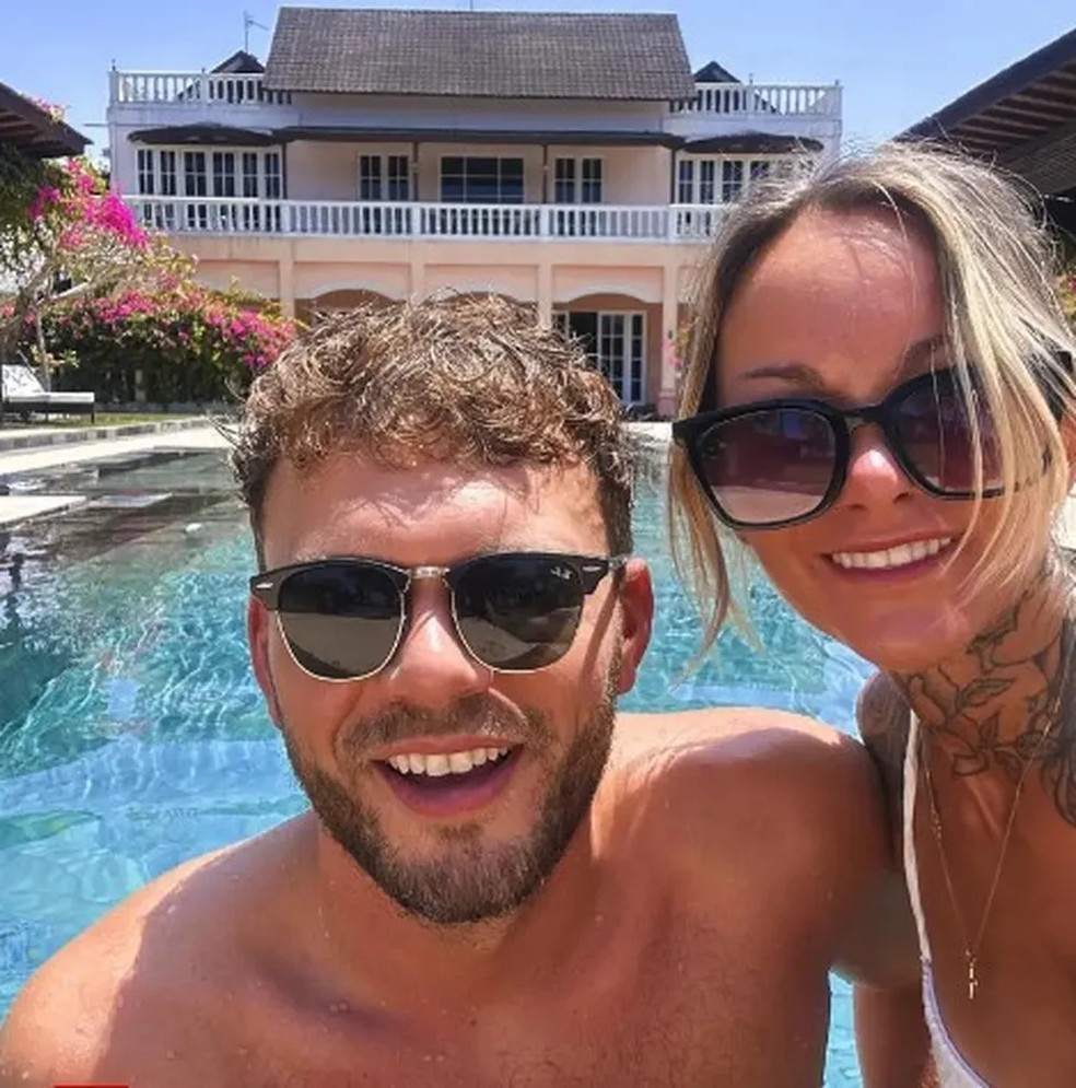 Apos viralizar, Influencer revela que tatuagem na testa é fake