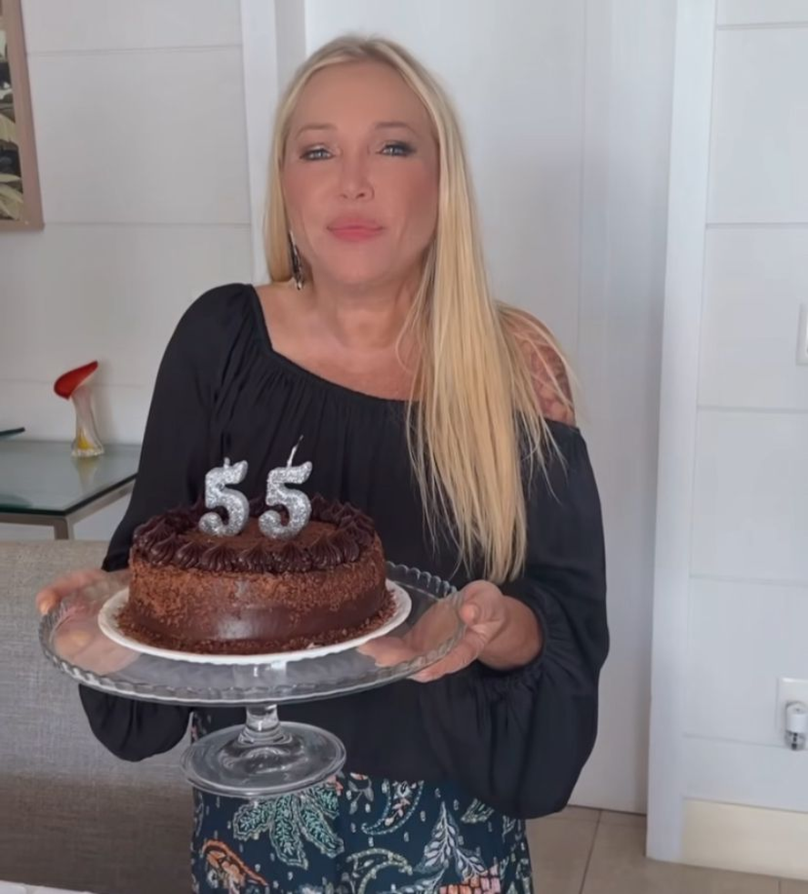 Deborah Blando celebra 55 anos com festa: 'Uma alegria voltar para a ...