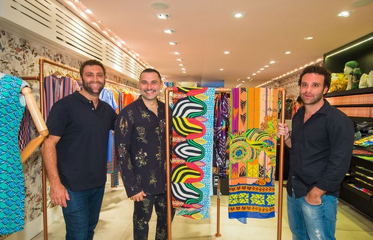 Scarf Me comemora flagship da marca nos Jardins