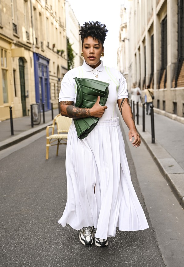 Saia plissada é tendência no street style; veja 6 formas de atualizar a ...