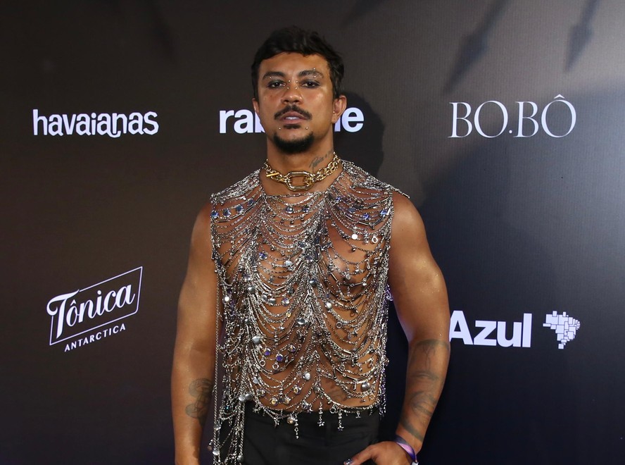 Baile da Vogue 2024: Xamã se inspira em astrologia para look