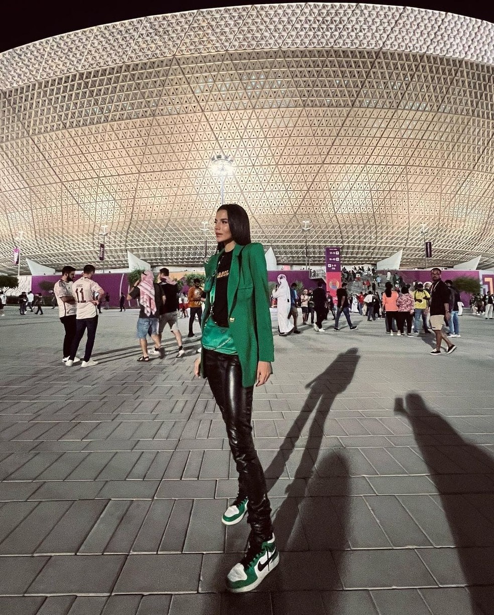 Jéssica Turini elege look fashionista para assistir ao jogo do México ...