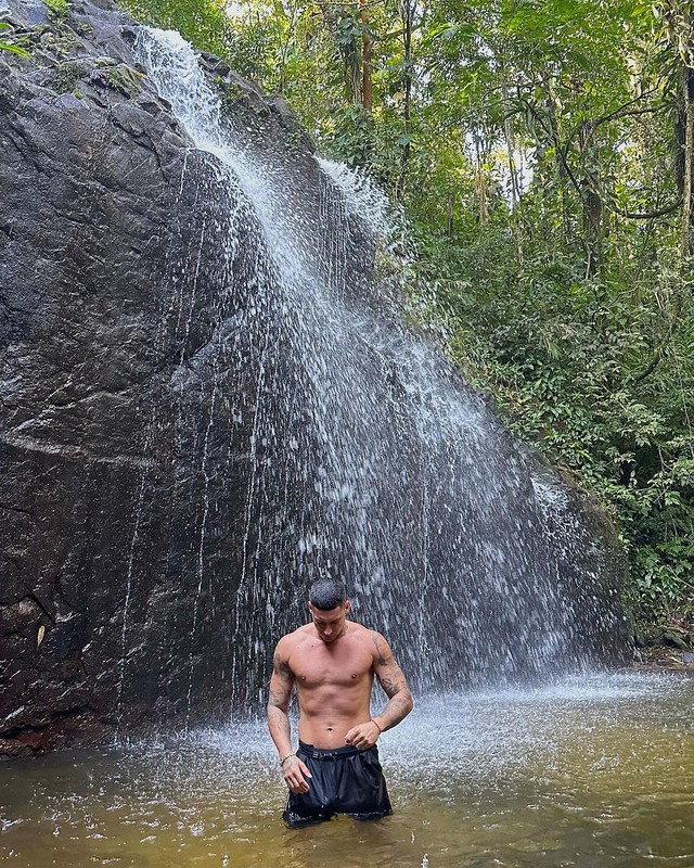 Filipe Ret exibe novo clique romântico ao lado da namorada Agatha Sá