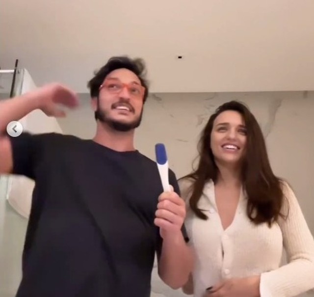 Rafa Kalimann posa ao lado de novo namorado Allan Souza Lima