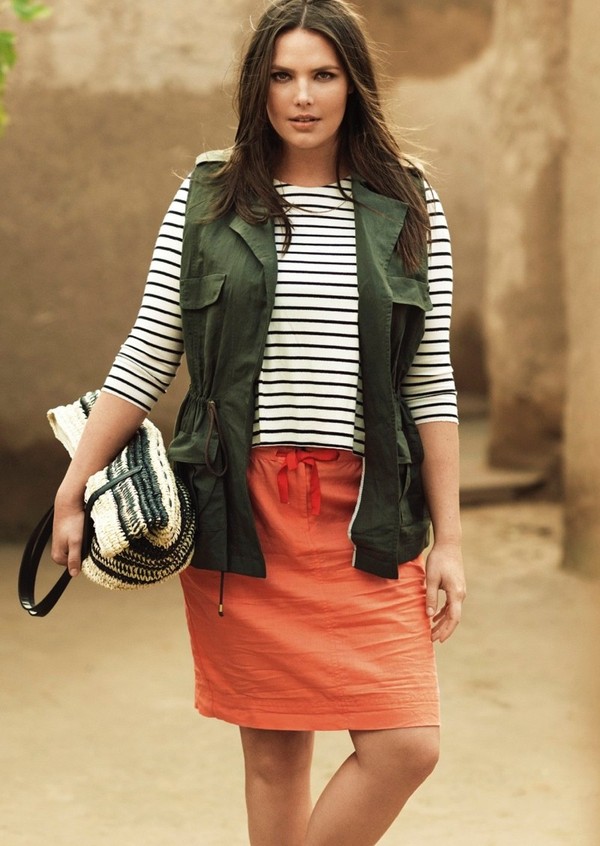 Plus Size Candice Huffine mostra suas curvas na campanha da Violeta