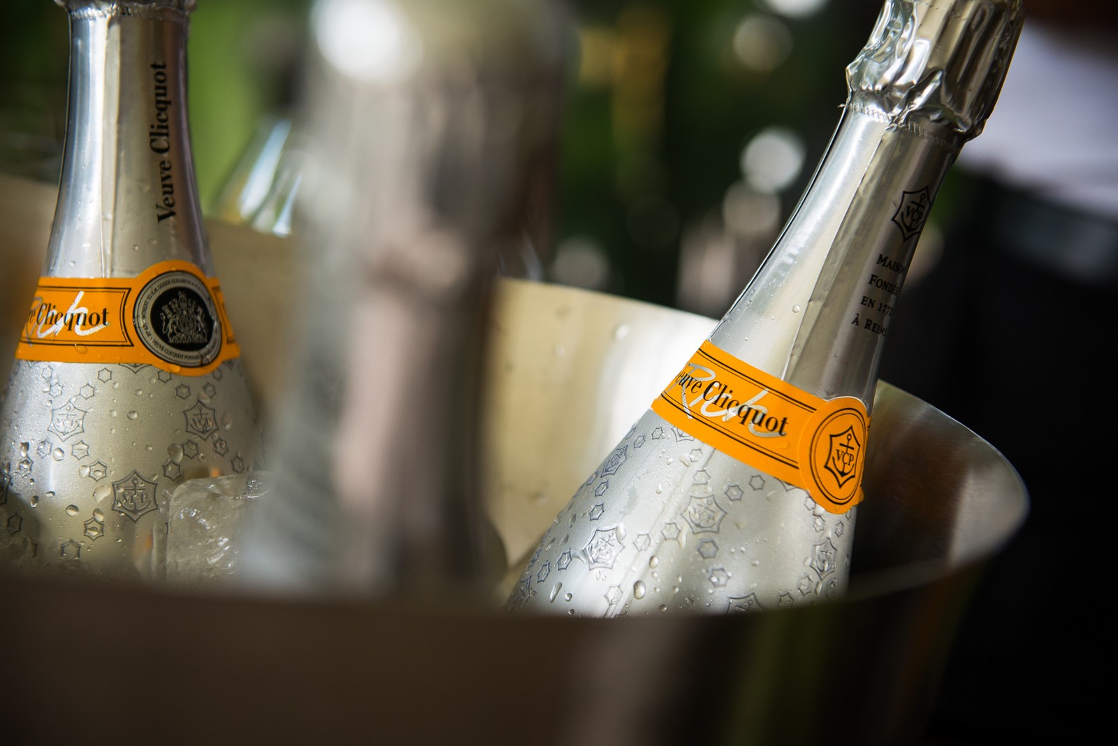 Vogue e Louis Vuitton em almoço especial com Behati Prinsloo ...