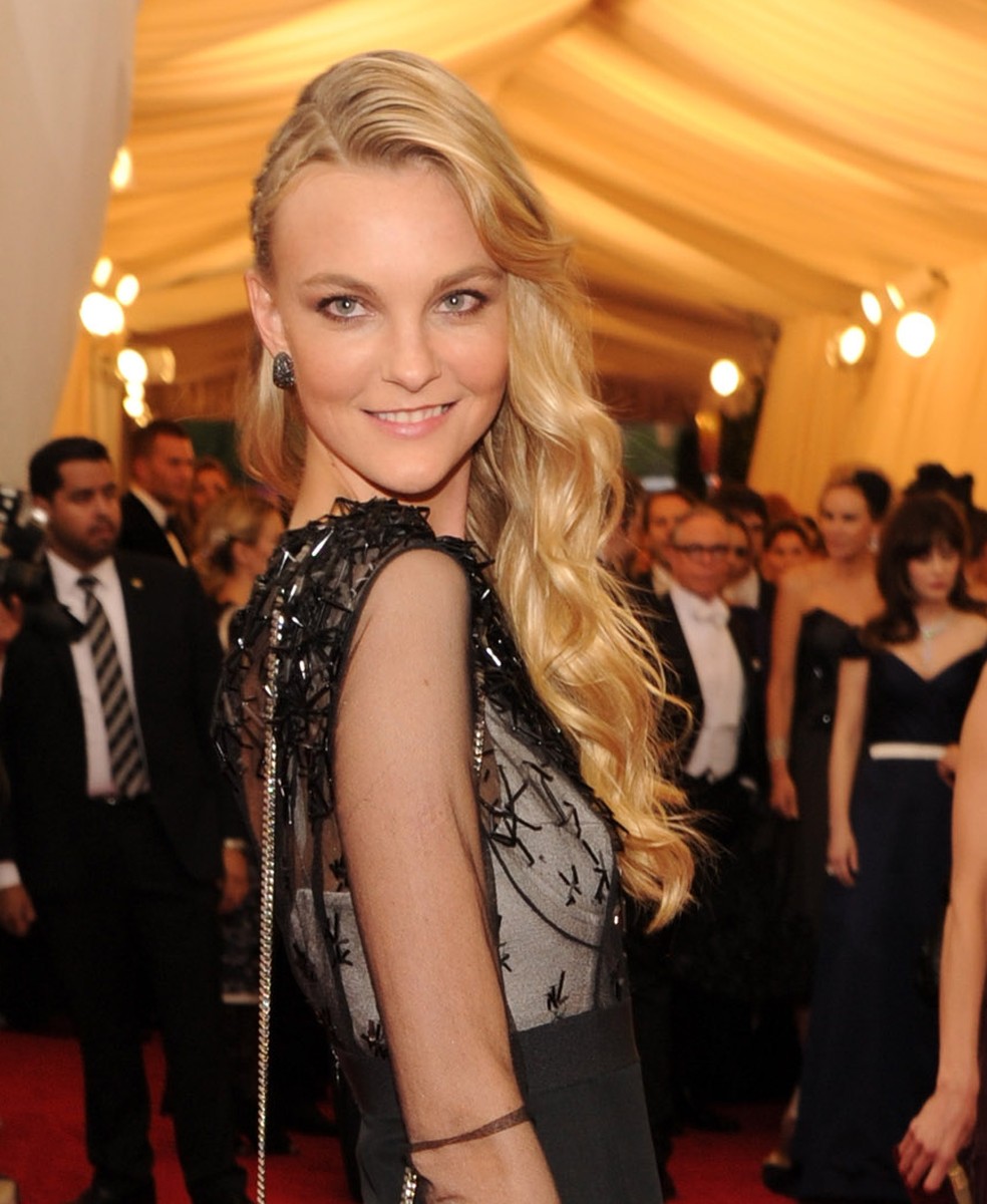 Os looks de beleza icônicos de Carol Trentini ao longo dos anos