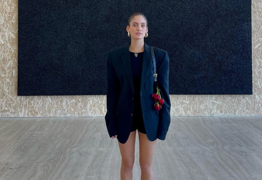 Laura Fernandez ganha elogios em novas fotos na Itália
