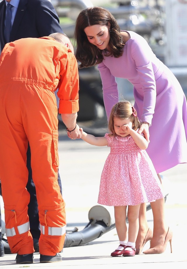 Príncipe George e princesa Charlotte se impressionam em visita à ...