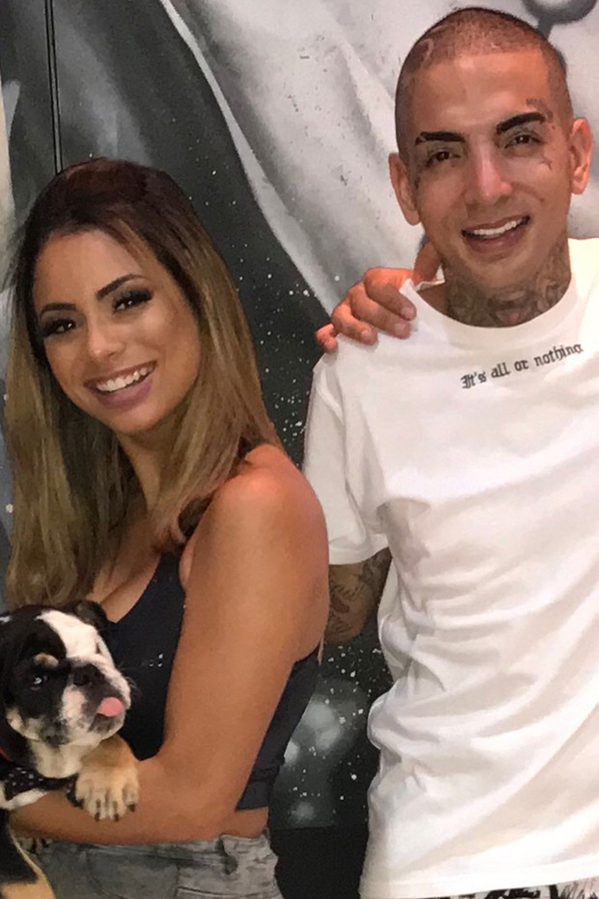 Lexa e Guimê postam foto com novo membro da família