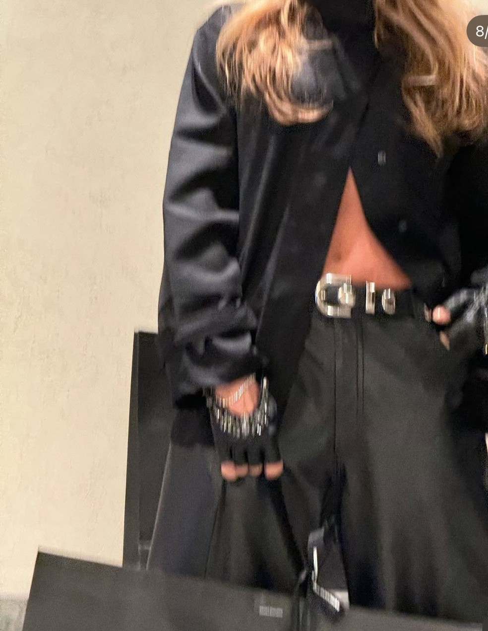 Adriane Galisteu esbanja estilo com look all black