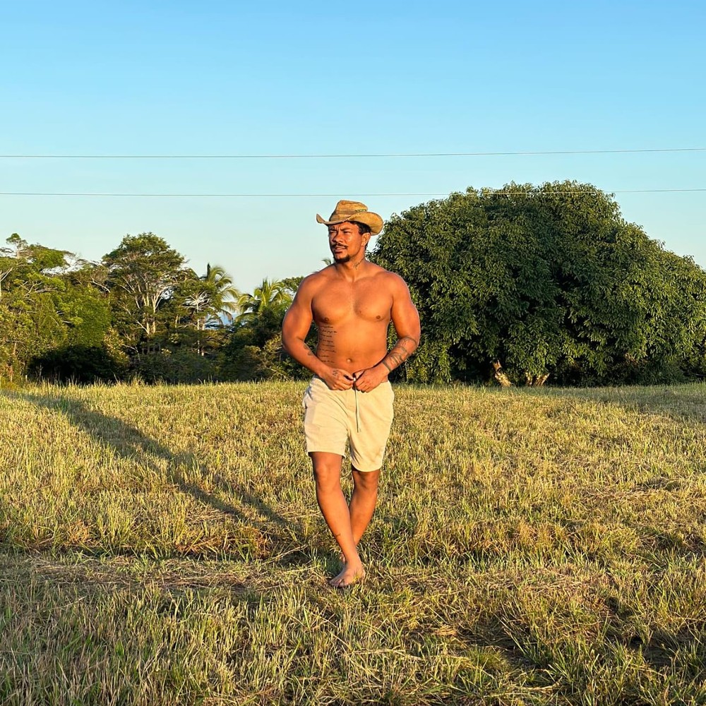 Xamã exibe bastidores das gravações do remake de 'Renascer'