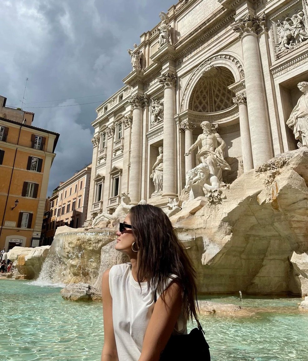 Laura Fernandez abre álbum de viagem à Itália