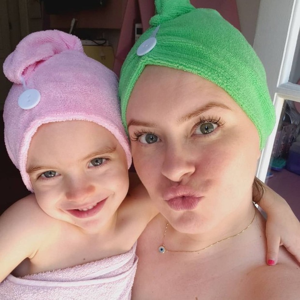 Mari Bridi faz sessão de fotos divertidas com Aurora e constata: 'A ...