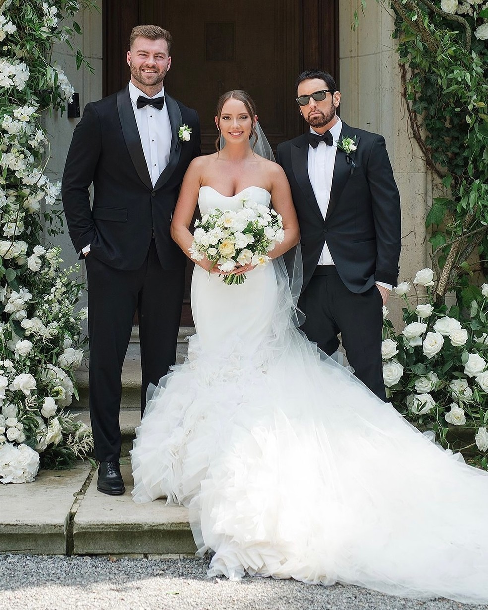 Eminem posa ao lado da filha em cerimônia de casamento e web reage ...